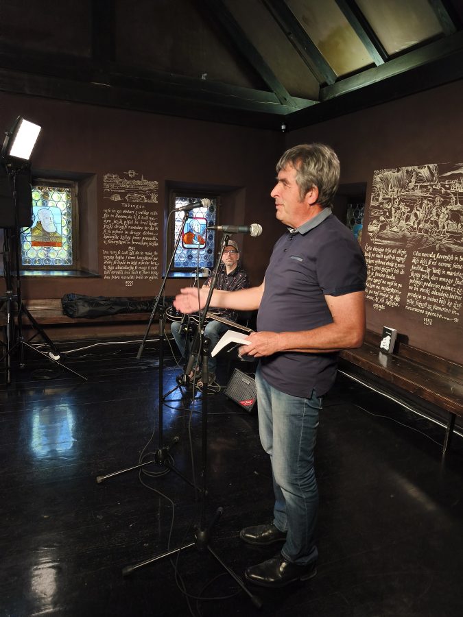 Pesem.si - Ana Porenta - Srečanje s poezijo Pesem si 25 - Na klopcah ...